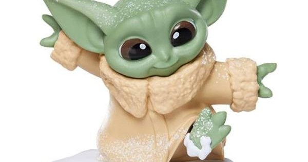 Star Wars Bounty Collection Figure: The Child Baby Yoda Grogu Snow Walk